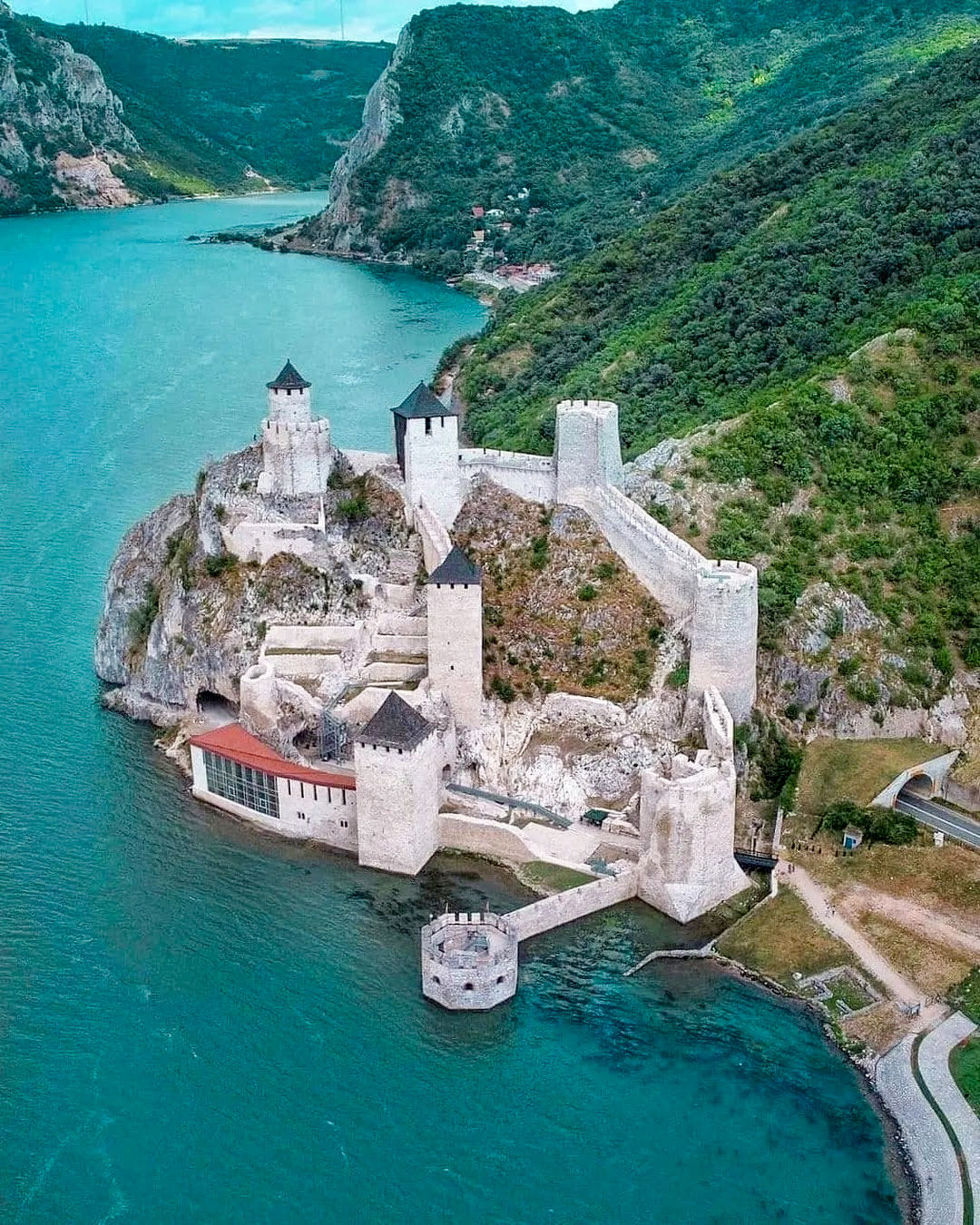 Pevnosť Golubac - Srbsko - PlaceMania