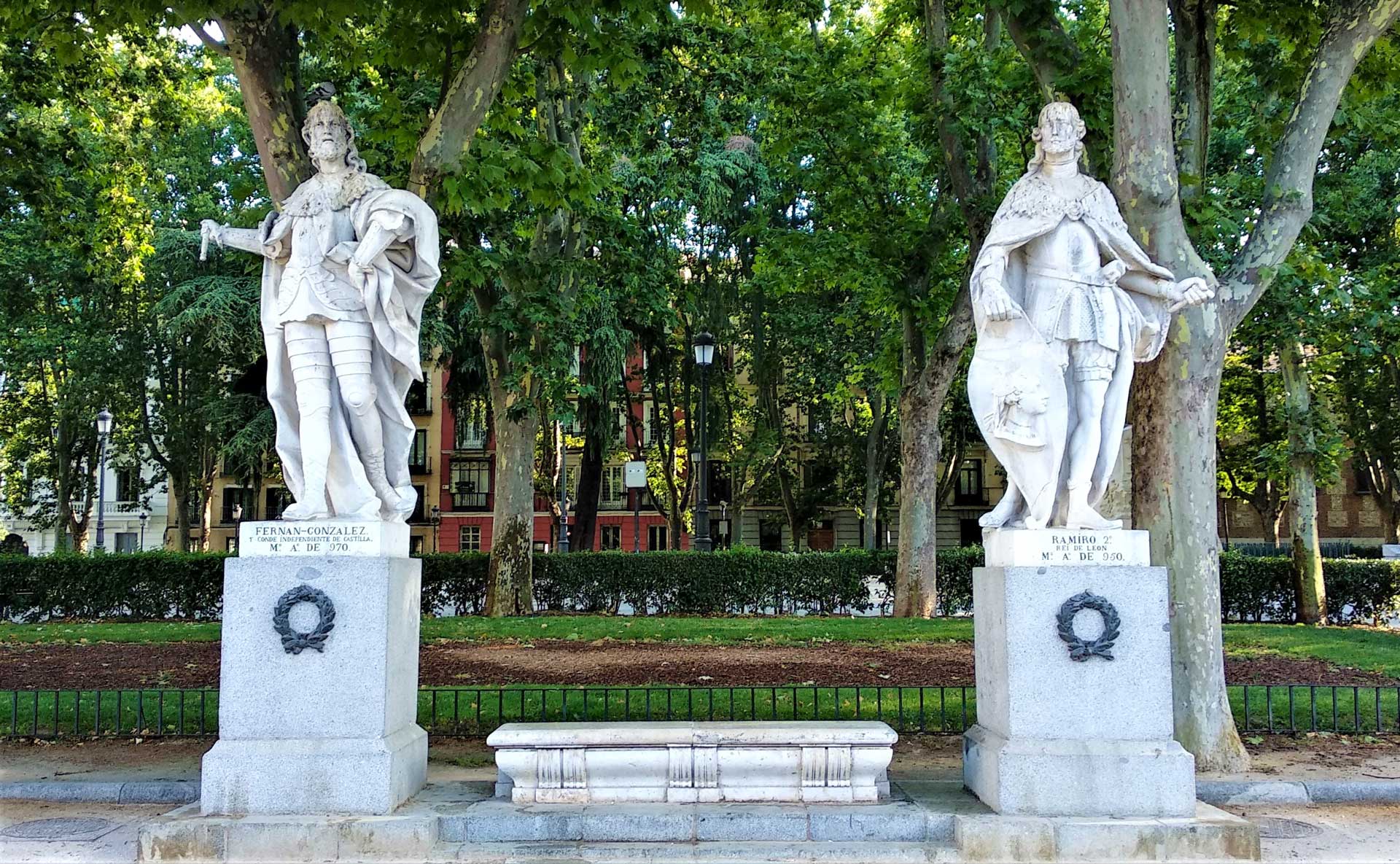 Sochy kráľovského paláca v Madride - Španielsko - PlaceMania