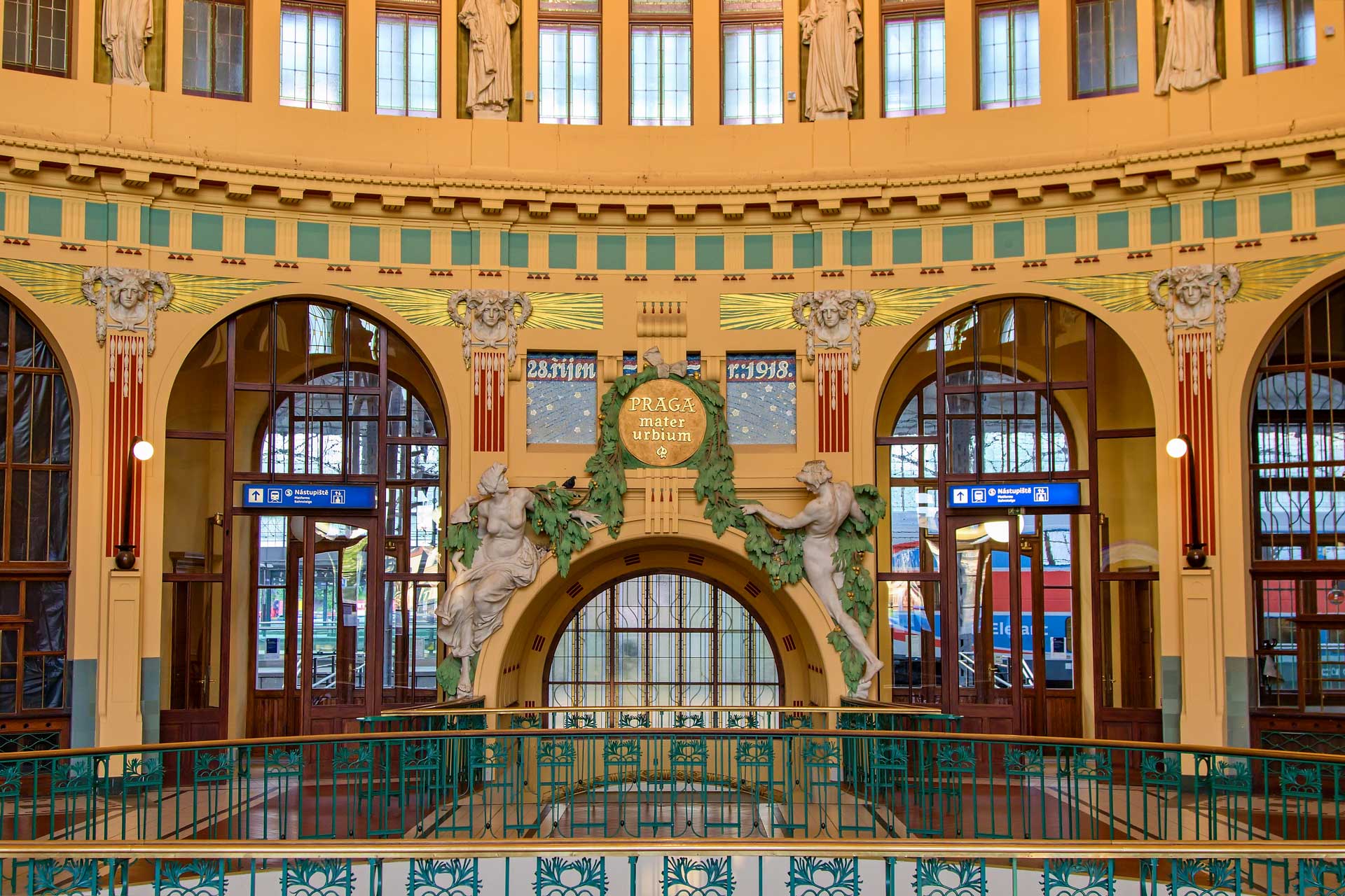 Vestibul na hlavním nádraží v Praze - Česko - PlaceMania